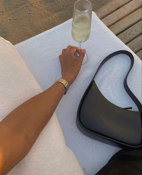 Découvrez La Tendance Sac à Main 2024 : Le Sac Demi Lune