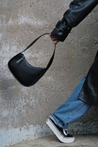 Découvrez La Tendance Sac à Main 2024 : Le Sac Demi Lune